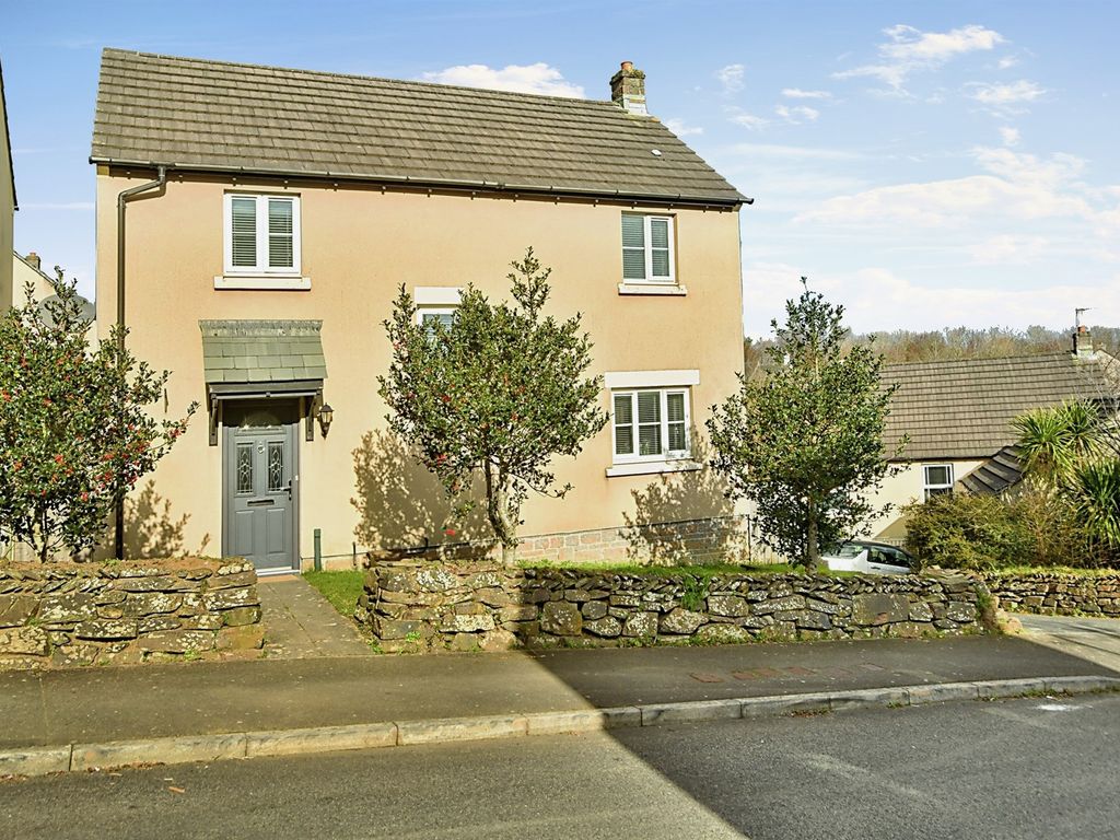 3 Bed Detached House For Sale In Greenfinch Crescent Pillmere Saltash
