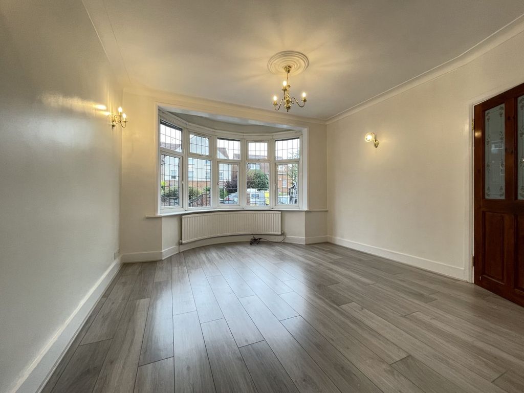3 bed semi-detached house to rent in Russell Lane, London N20 - Zoopla