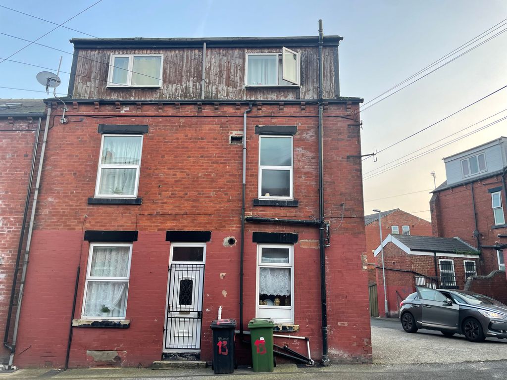 3 Bed End Terrace House For Sale In Brompton Grove Leeds Beeston Ls11