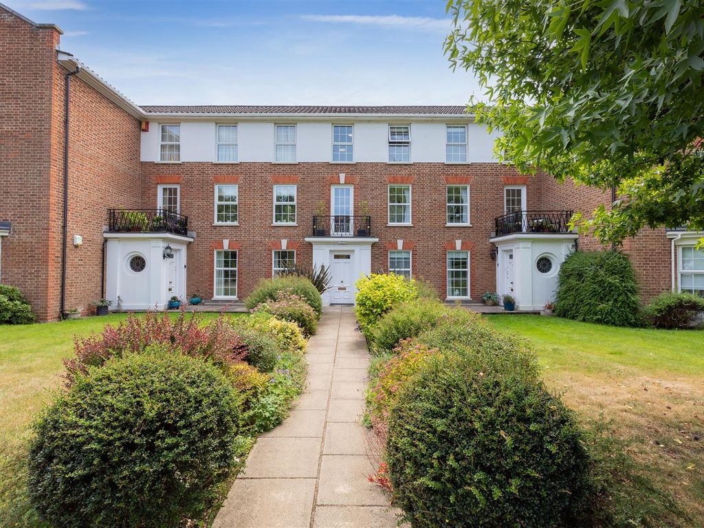 3 bed flat for sale in Phyllis Court Drive, Henley-On-Thames RG9 - Zoopla