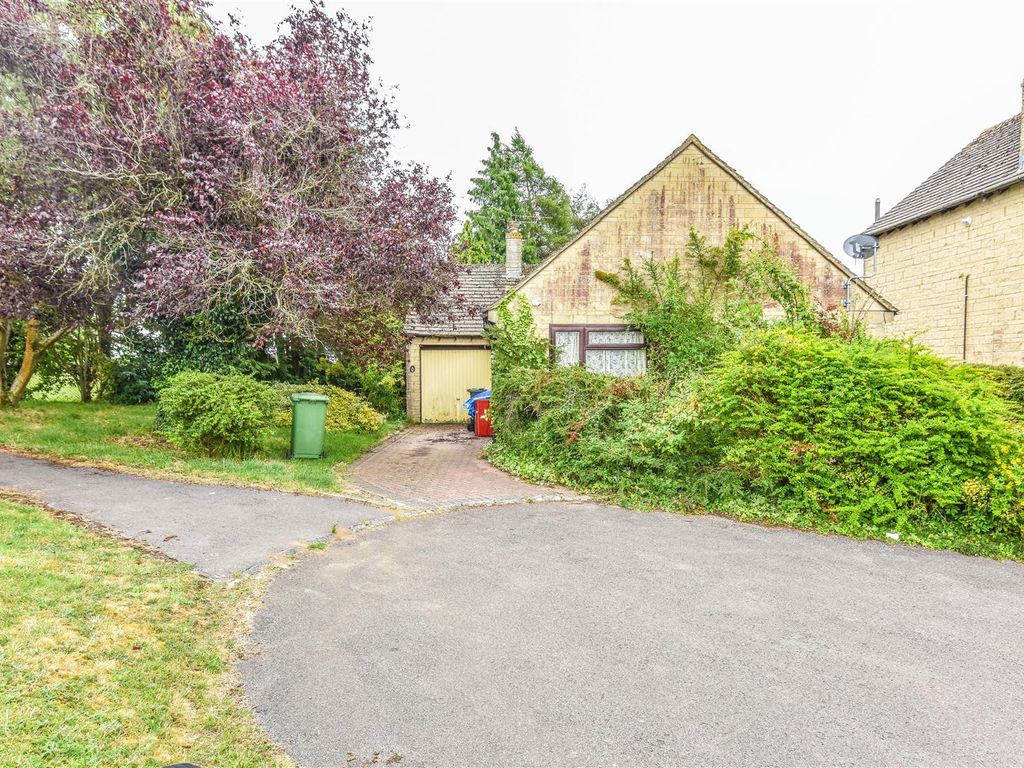 3 bed detached bungalow for sale in Munday Close, Bussage, Stroud GL6, £325,000 - Zoopla
