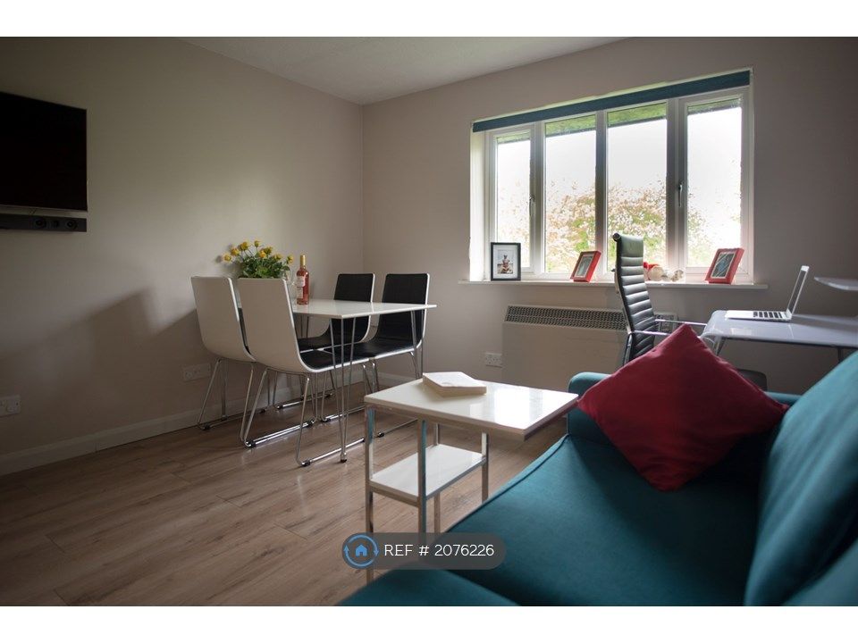 1 bed flat to rent in Fairfield Close, Mitcham CR4, £1,500 pcm - Zoopla