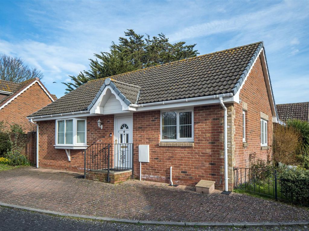 2 bed detached bungalow for sale in Immaculate Bungalow - Selman ...