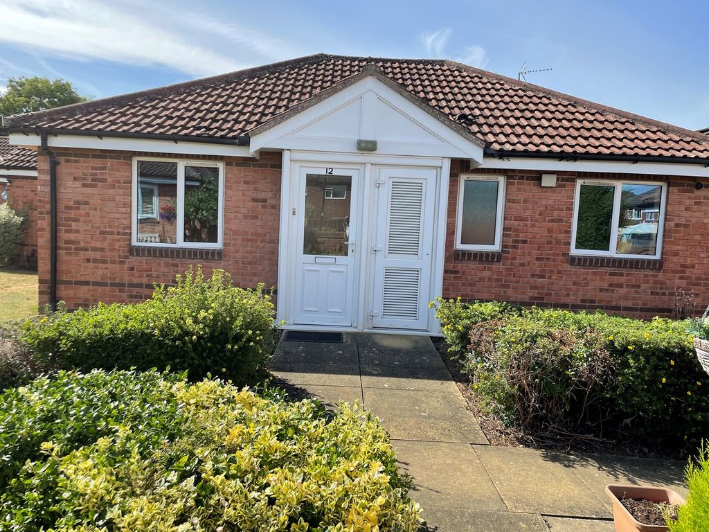 2 Bed Bungalow For Sale In Gladstone Mews Broughton Astley Leicester