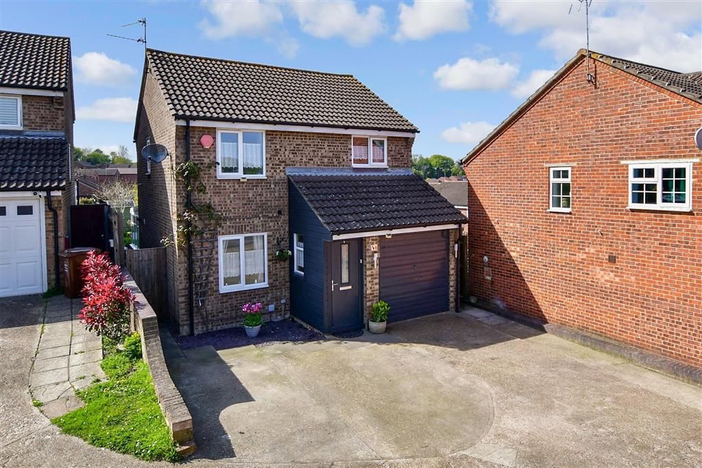 3 Bed Detached House For Sale In Gatcombe Close Walderslade Chatham
