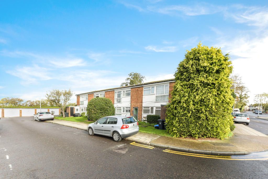 1 bed flat to rent in St. Peters Close, Ilford IG2 - Zoopla