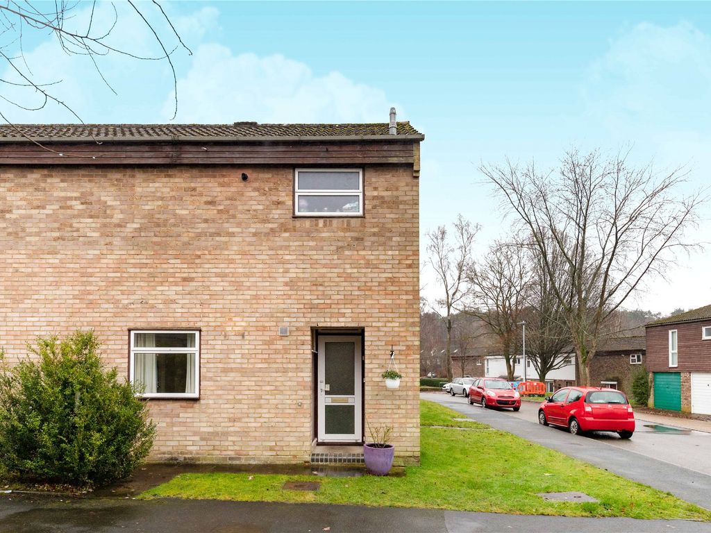 3 Bed End Terrace House To Rent In Naseby Bracknell Berkshire Rg12 £