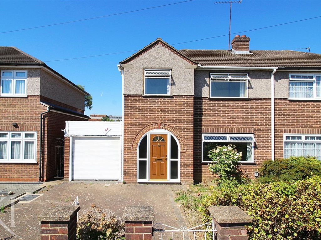 3 Bed Semi Detached House For Sale In Royal Avenue Waltham Cross En8