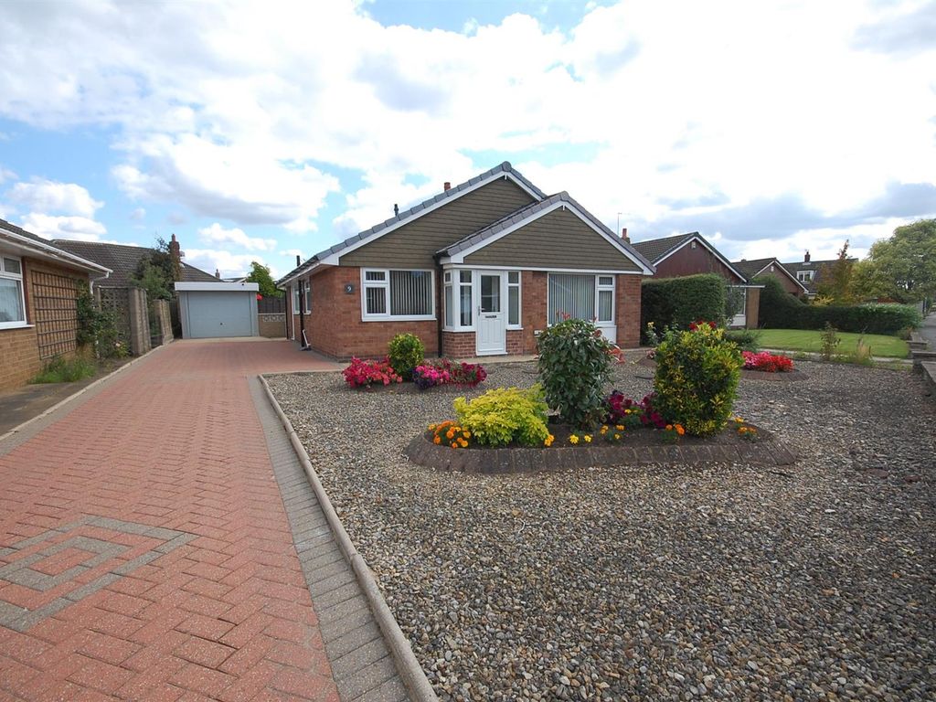 3 bed detached bungalow for sale in Lindsay Road, Garforth, Leeds LS25 ...