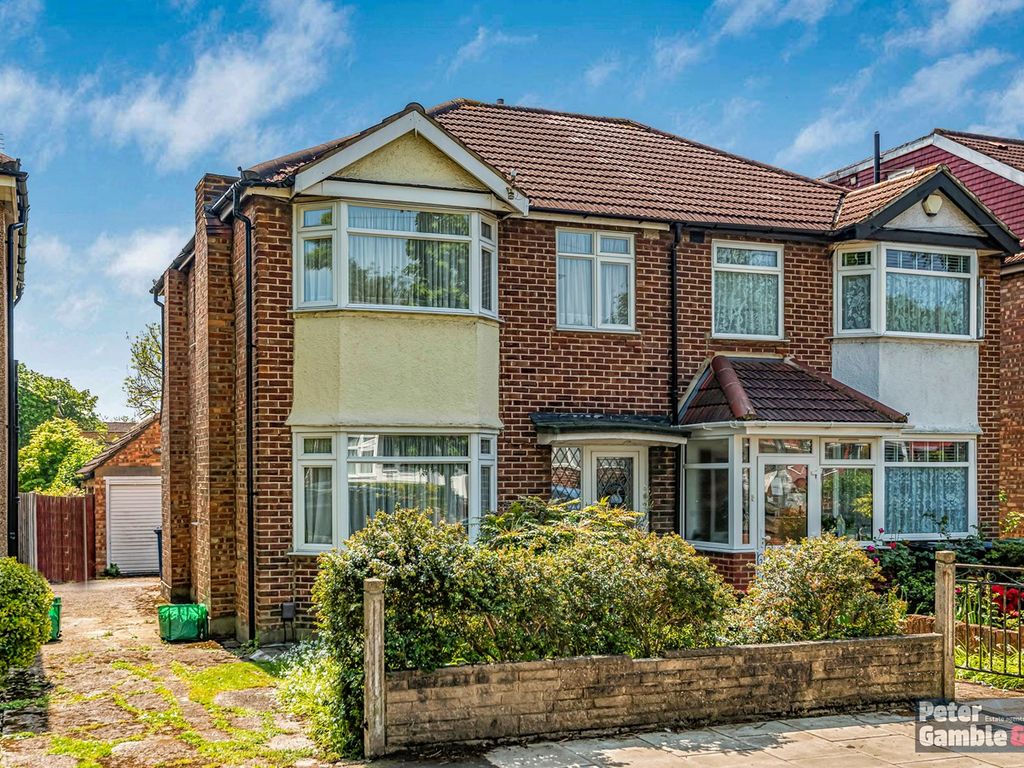 3 Bed Property For Sale In Bilton Road Perivale Greenford Ub6 £