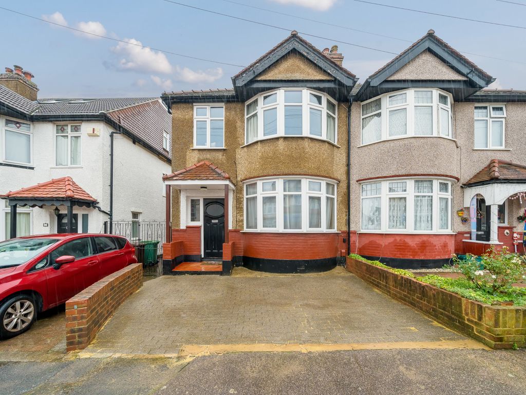 3 Bed Semi Detached House For Sale In Wellington Avenue Worcester Park
