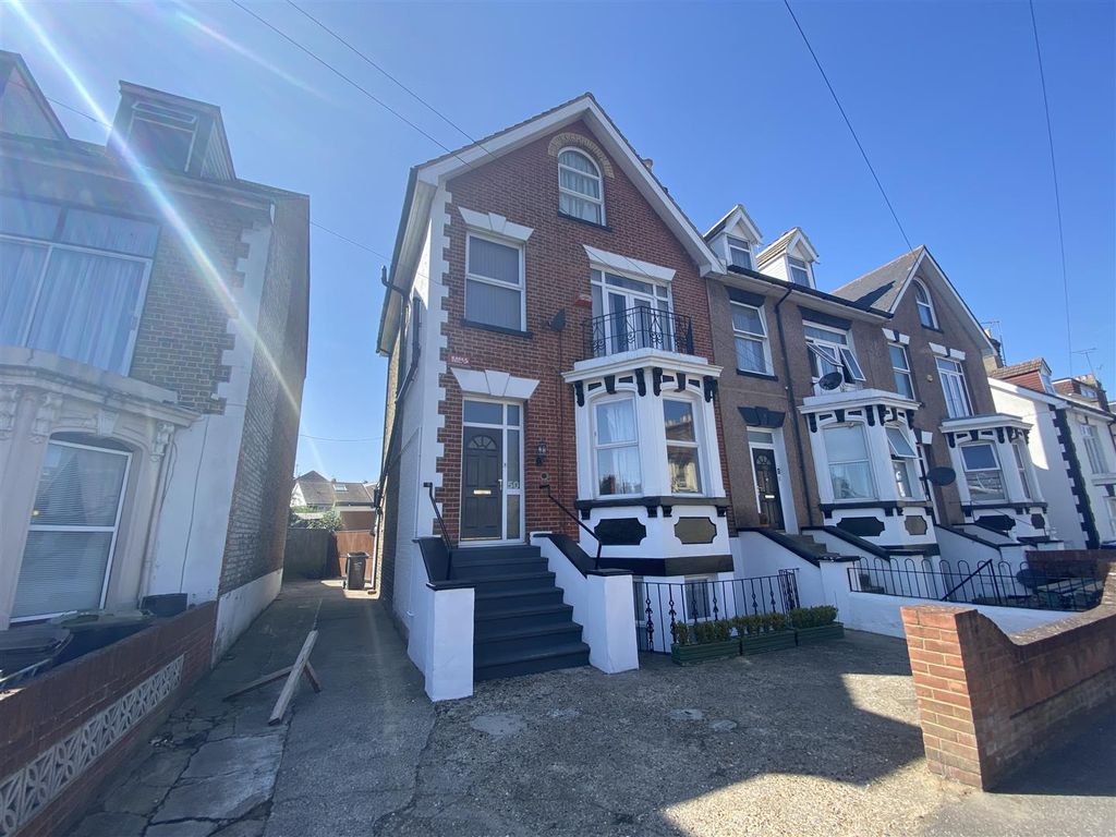 Room to rent in Margate Road, Ramsgate CT11, £550 pcm - Zoopla