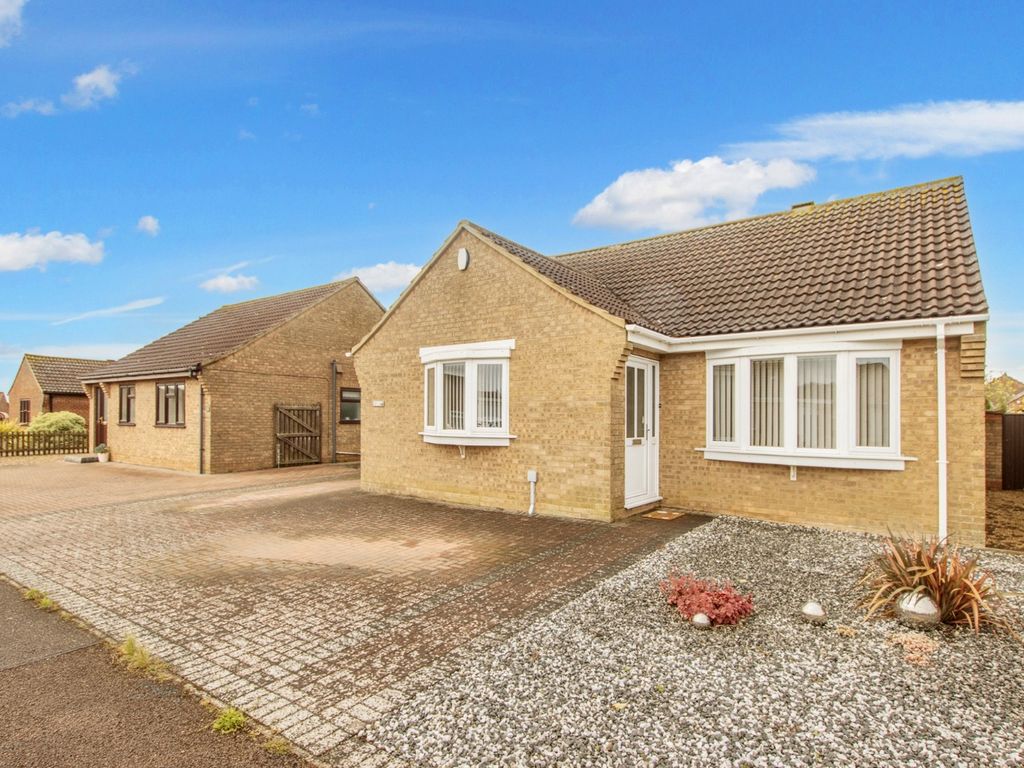 3 bed detached bungalow for sale in Philips Chase, Hunstanton PE36, £ ...