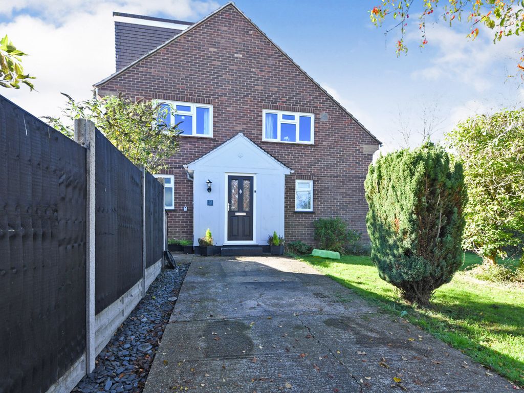 3 bed end terrace house for sale in Glebe View, Chelmsford CM2 - Zoopla