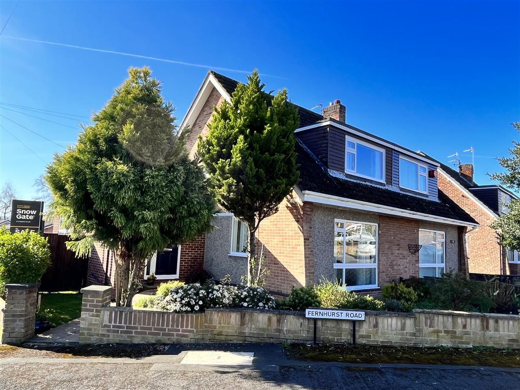 3 Bed Semi Detached House For Sale In Fernhurst Road Mirfield Wf14