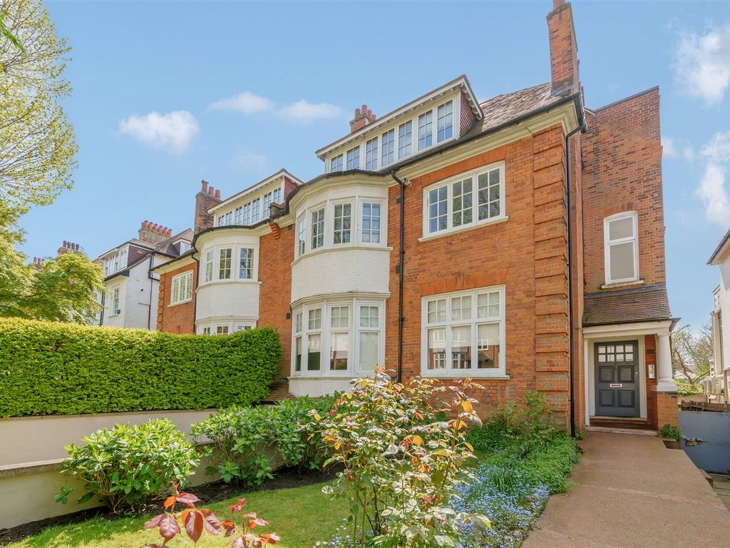 1 bed flat for sale in Ferncroft Avenue, Hampstead NW3, £525,000 - Zoopla