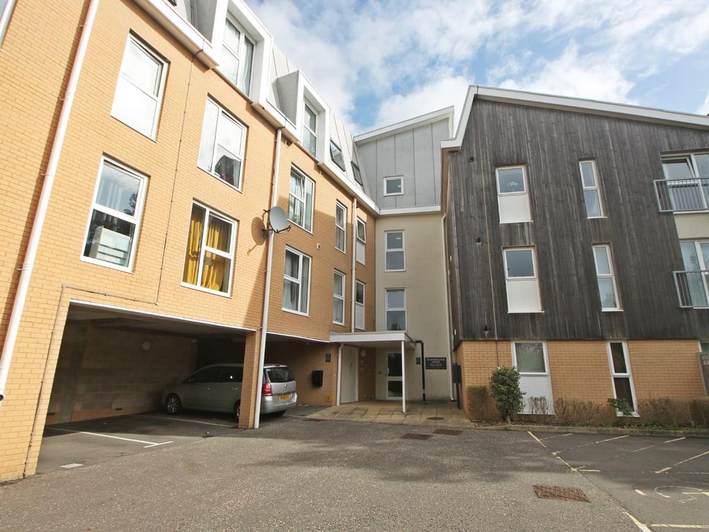2 bed flat for sale in Robin Place, Netley Abbey, Southampton SO31, £ ...