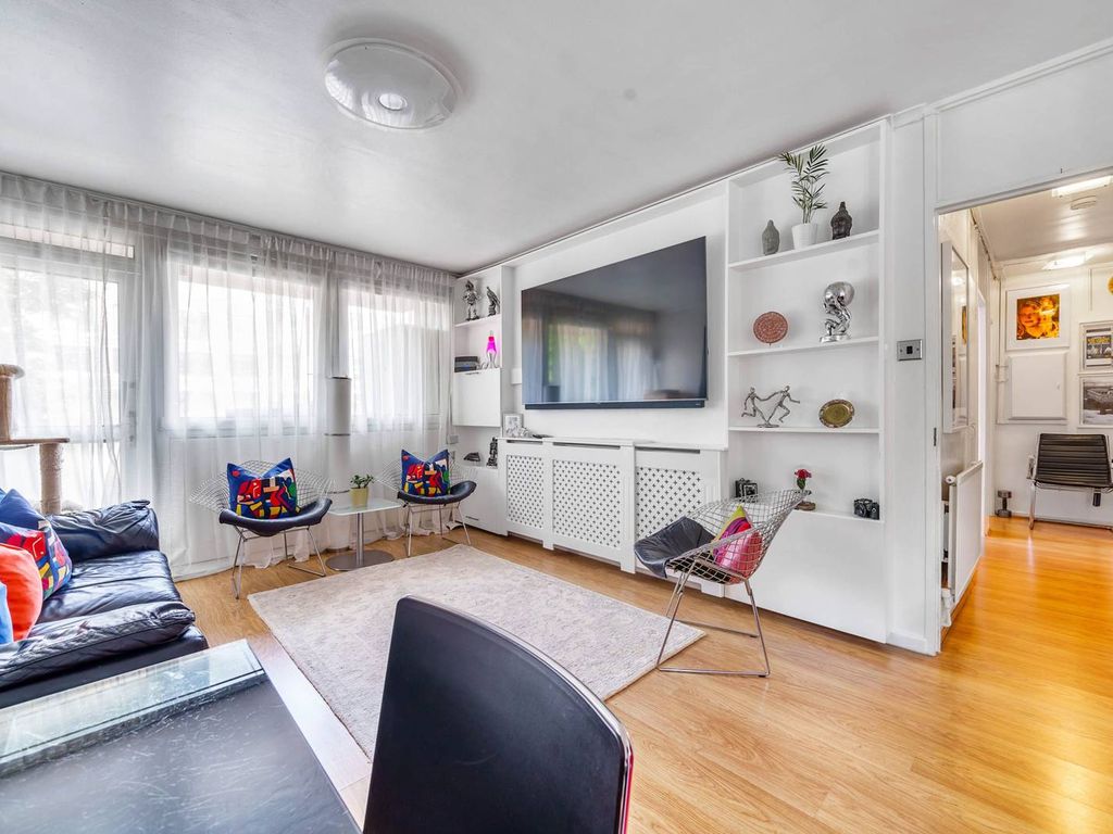 2 bed flat for sale in Comber Grove, Camberwell, London SE5, £375,000 ...