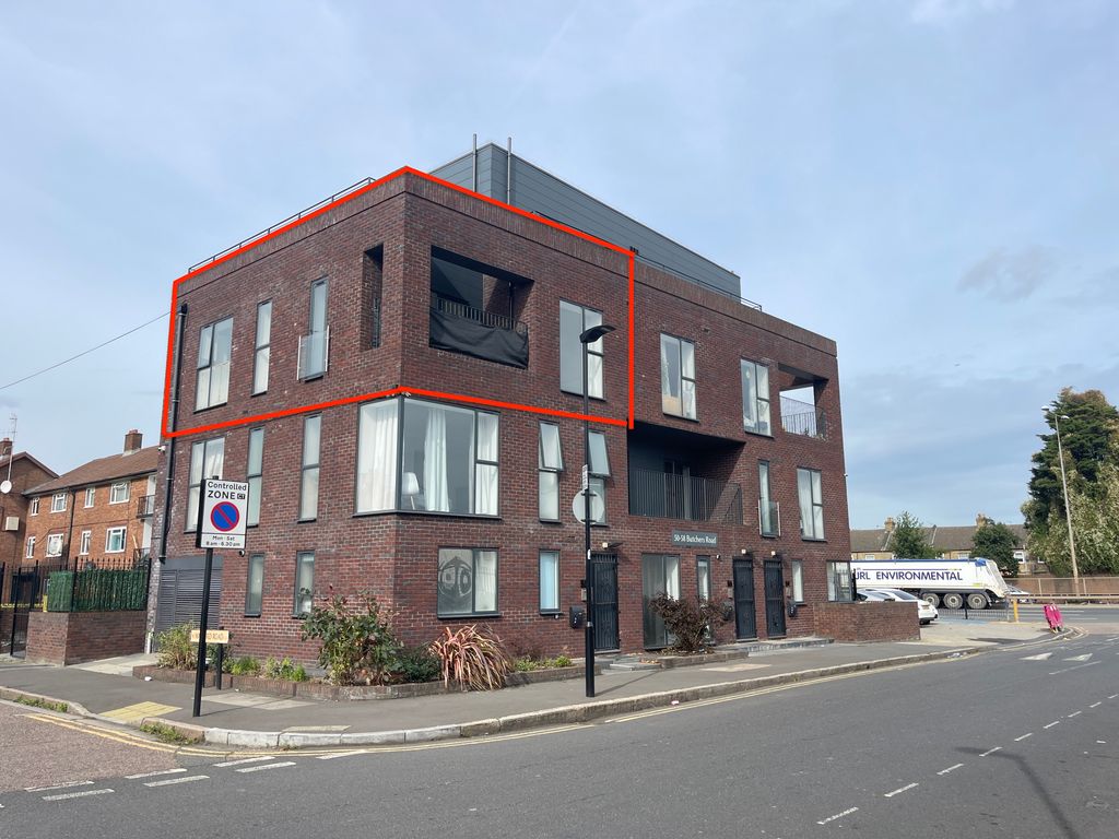 1 bed flat to rent in Butchers Road, Canning Town, London E16, £2,000 ...
