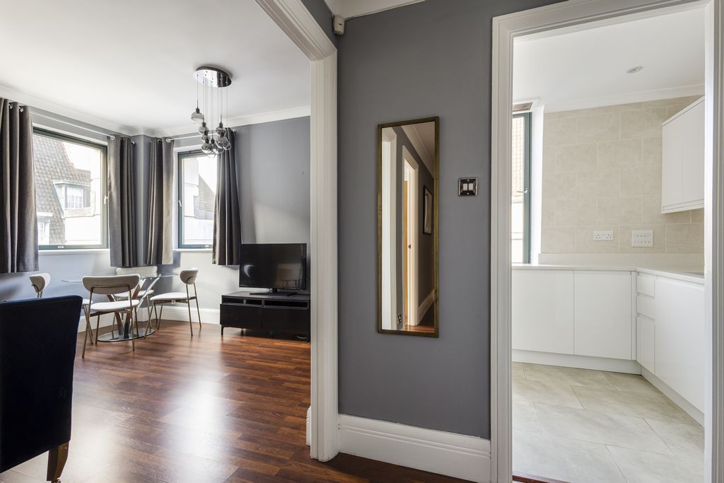 2 bed flat to rent in Forum Mangum Square, Waterloo, London SE1, £3,000 ...