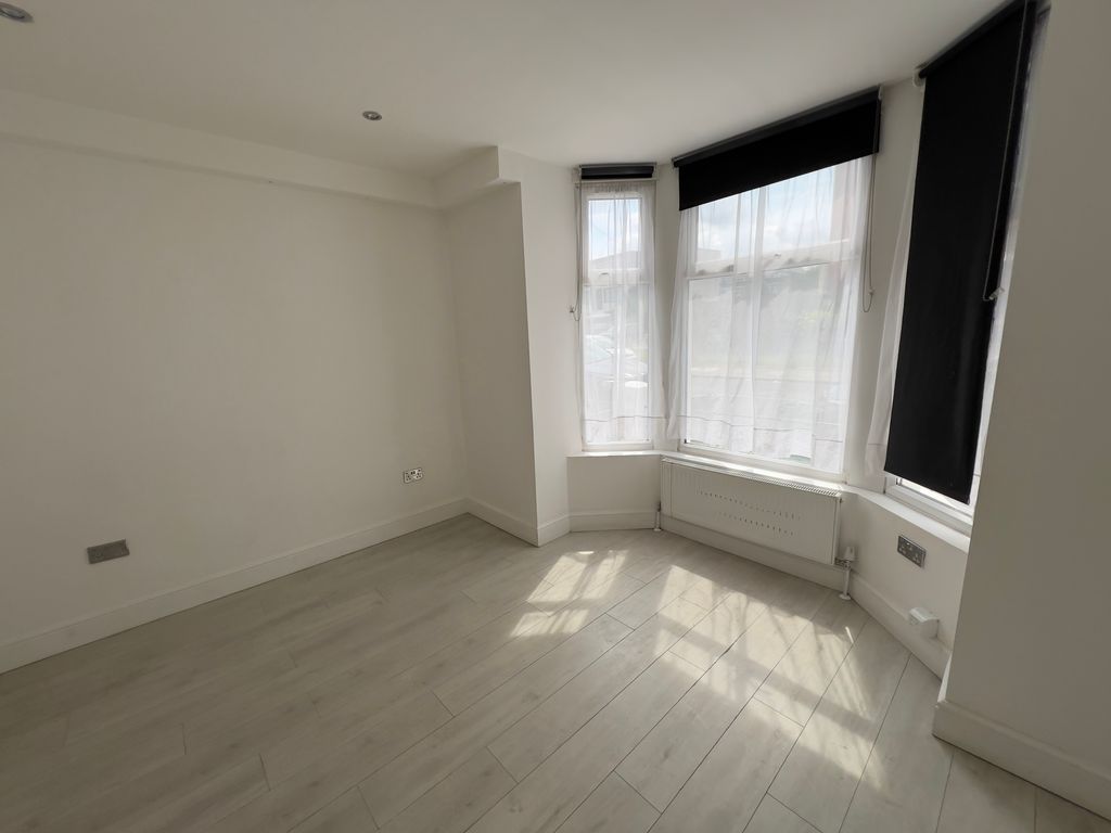 1 bed flat to rent in Tower Hamlets Road, London E7, £1,695 pcm - Zoopla