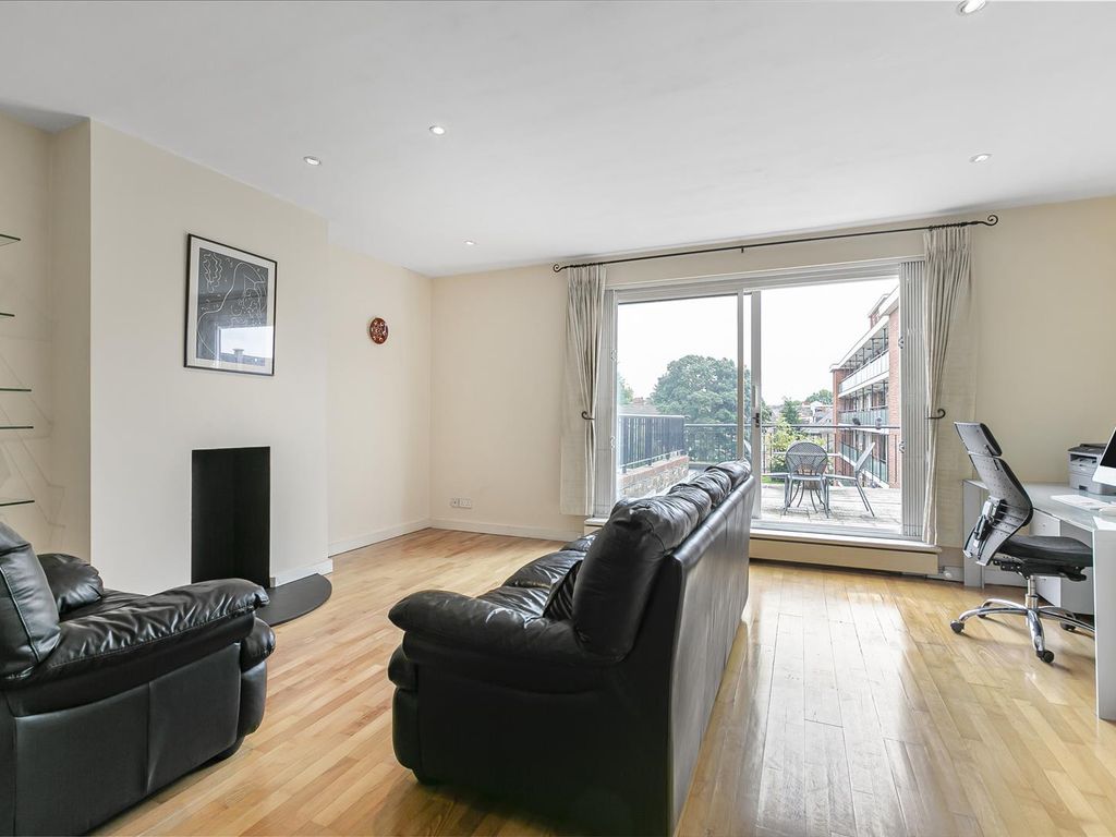 2 bed flat for sale in Fulham Road, London SW6 - Zoopla