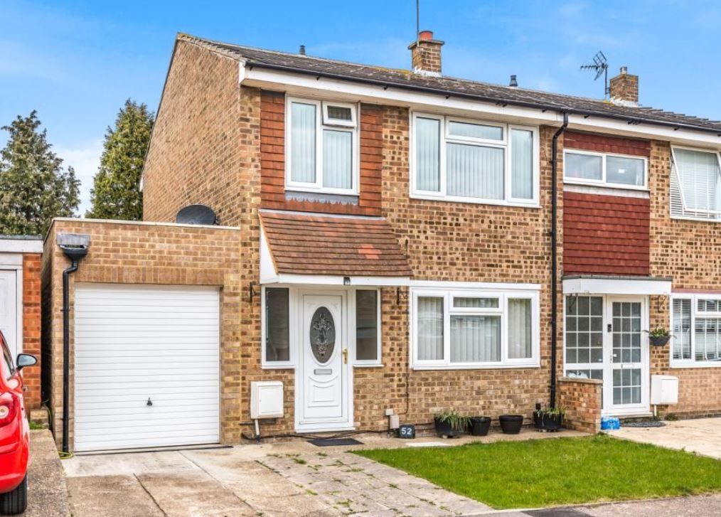 3 Bed Semi Detached House To Rent In Derby Road Chatham Me5 £1 900