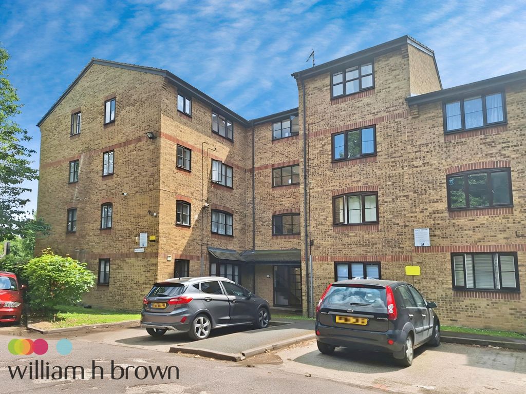 1 bed flat to rent in Bridge Road, Grays RM17, £1,000 pcm - Zoopla