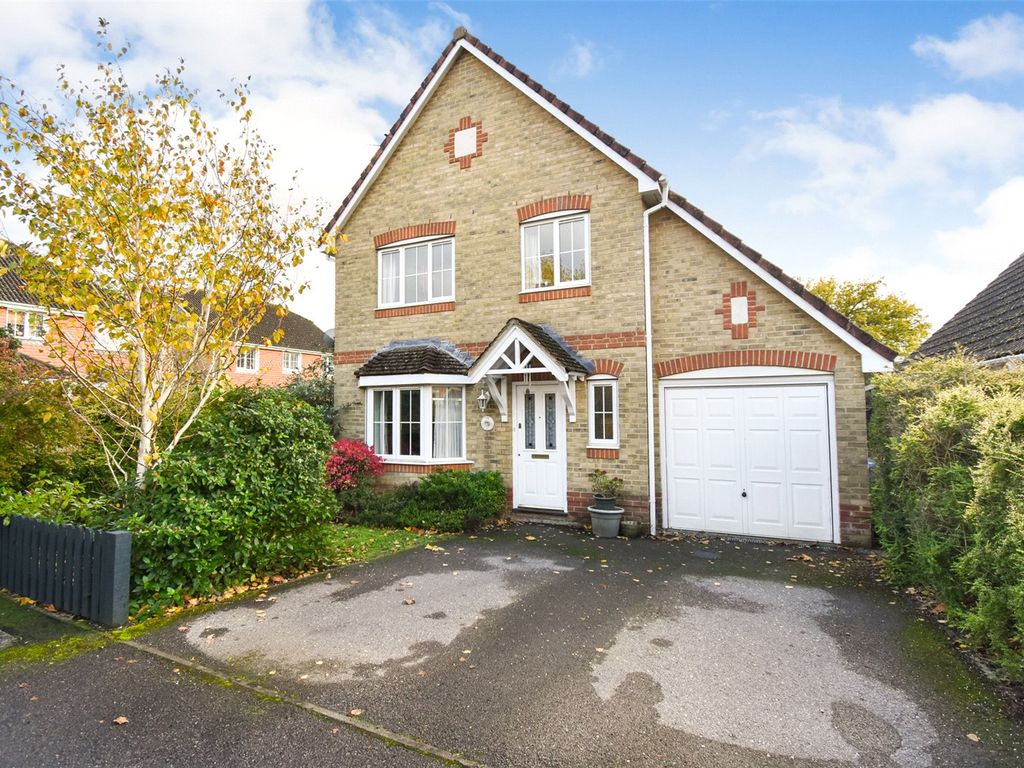 4 Bed Detached House For Sale In Sheridan Close Aldershot Hampshire
