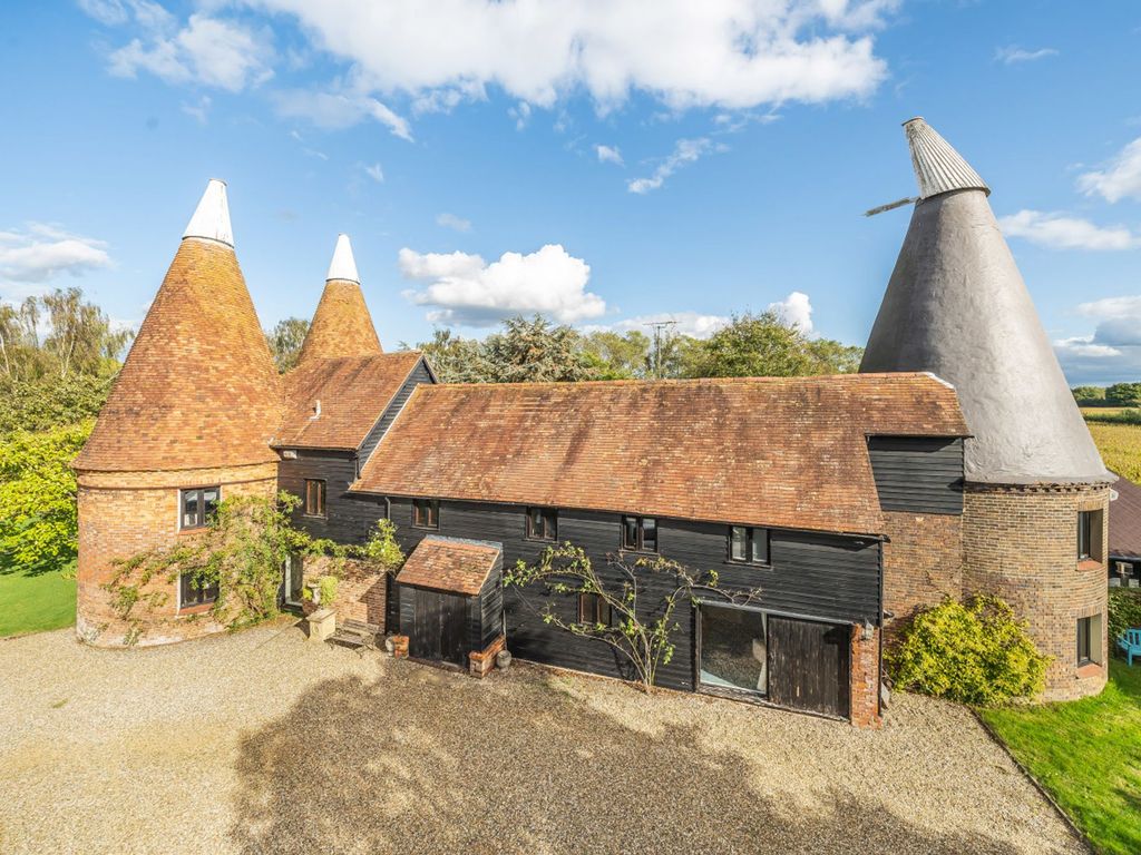 5 bed detached house for sale in Laddingford, Maidstone ME18, £ ...