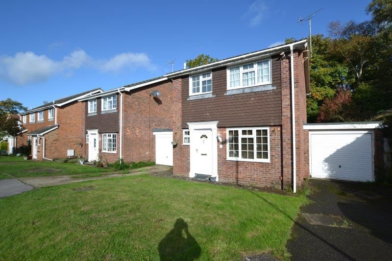 3 bed detached house for sale in Hamilton Close, Bordon GU35, £385,000 ...