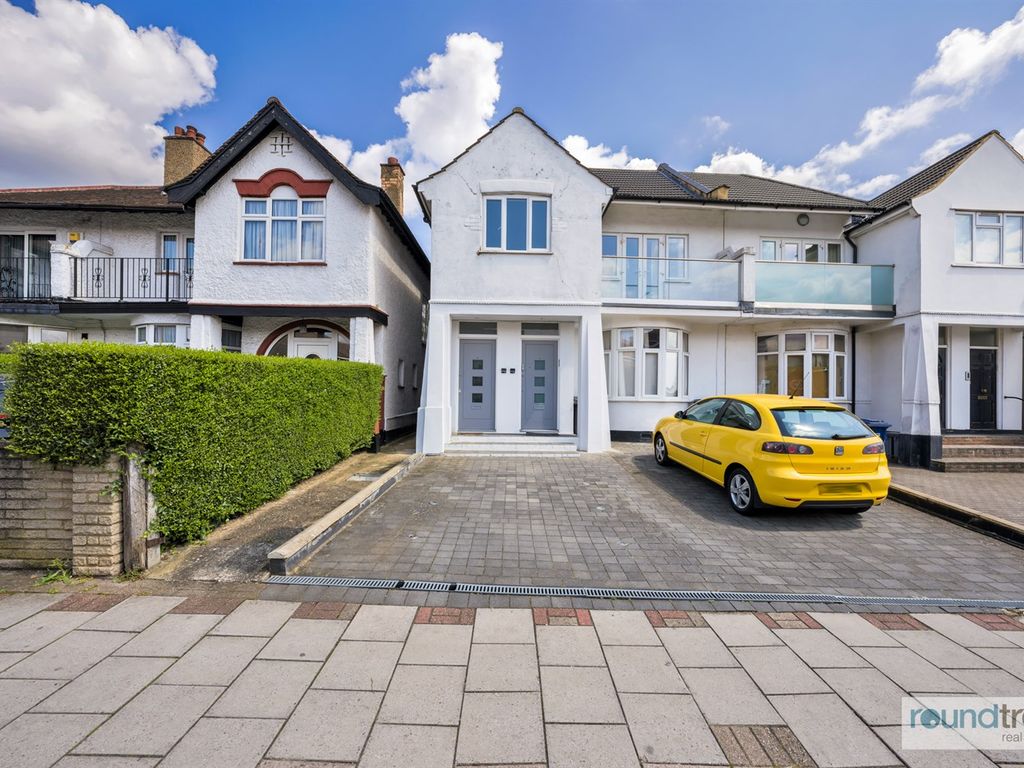 3 bed flat for sale in Brent Street, London NW4, £579,950 - Zoopla