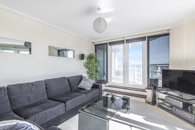2 bed flat to rent in Station Approach, Woking GU22 - Zoopla