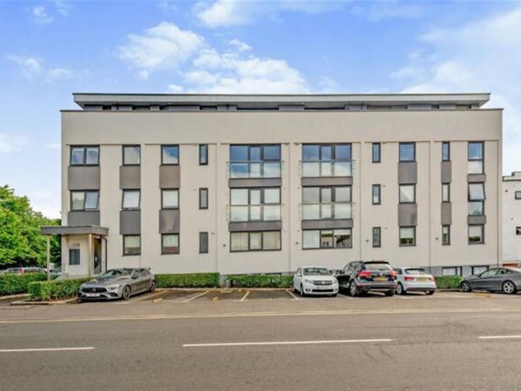 2 bed flat for sale in Christopher Road, East Grinstead RH19, £315,000 ...