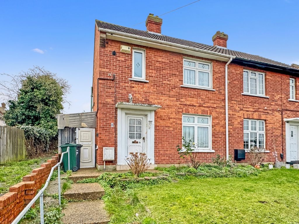 3 Bed Semi Detached House For Sale In Spielman Road Dartford Kent Da1