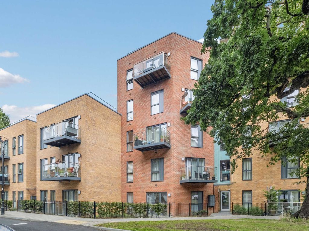 2 bed flat for sale in Copley Close, London W7, £380,000 - Zoopla