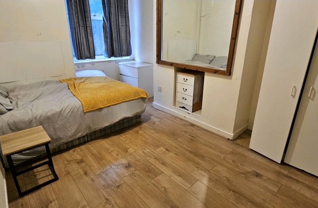 Room to rent in Langton Street(Rooms Shared House ), Salford M6, £550 ...