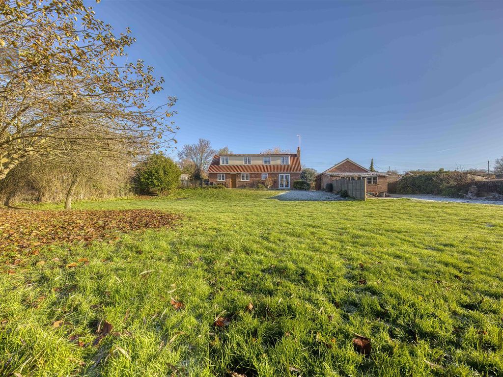 4 bed cottage for sale in Wissett Road, Halesworth IP19, £600,000 - Zoopla