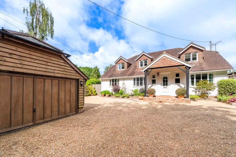 4 Bed Detached House For Sale In Etchingwood Buxted Uckfield Tn22
