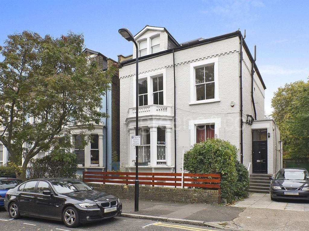 2 bed flat to rent in Portland Rise, London N4, £2,080 pcm - Zoopla