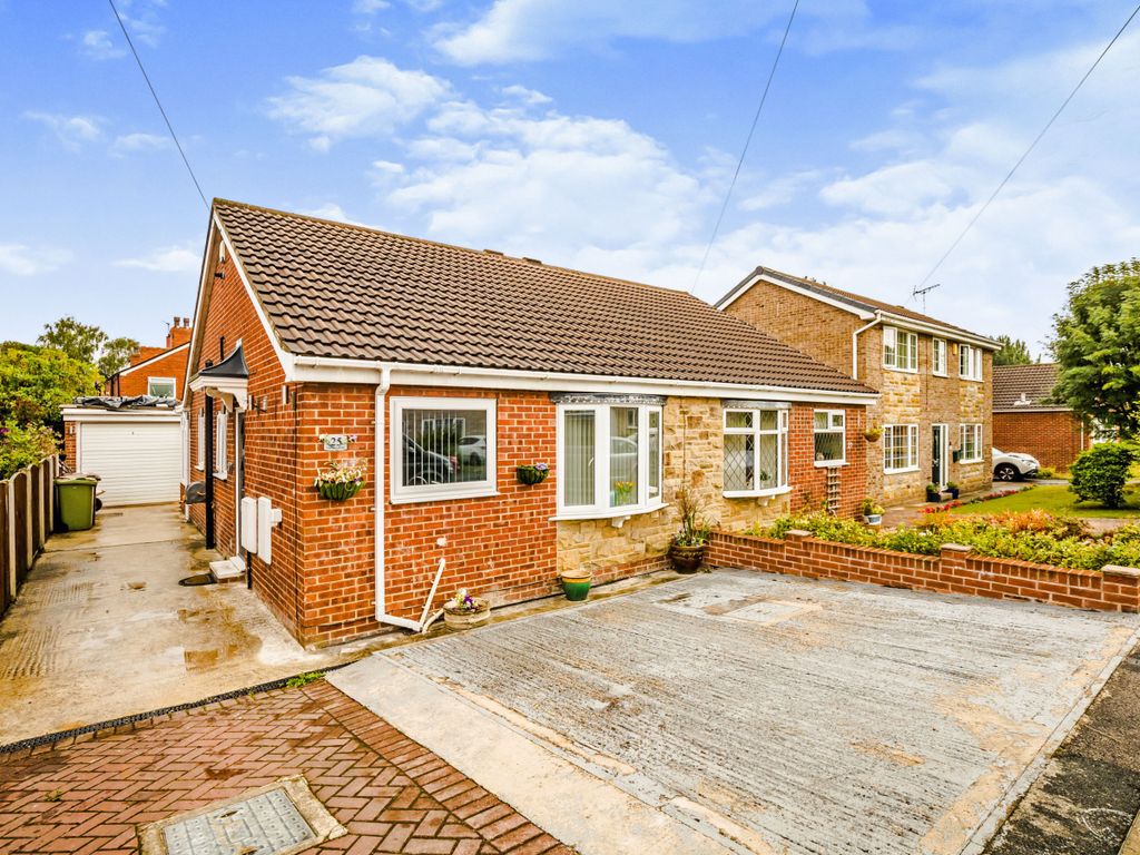 2 Bed Bungalow For Sale In Garden Close Ossett West Yorkshire Wf5
