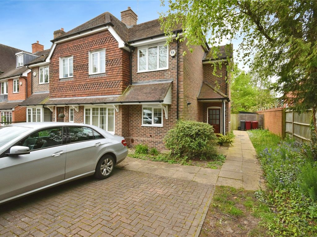 2 Bed Terraced House For Sale In Parkside Road Reading Rg30 £375 000