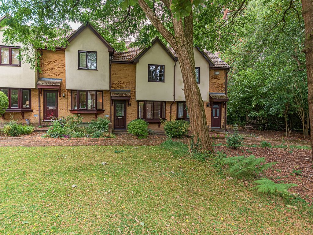 2 bed terraced house to rent in Edgewood Close, Crowthorne RG45, £1,475 ...