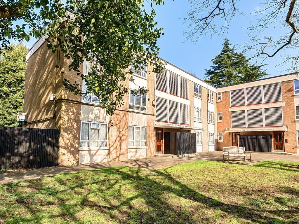 1 bed flat for sale in Woffington Close, Hampton Wick KT1, £320,000 ...