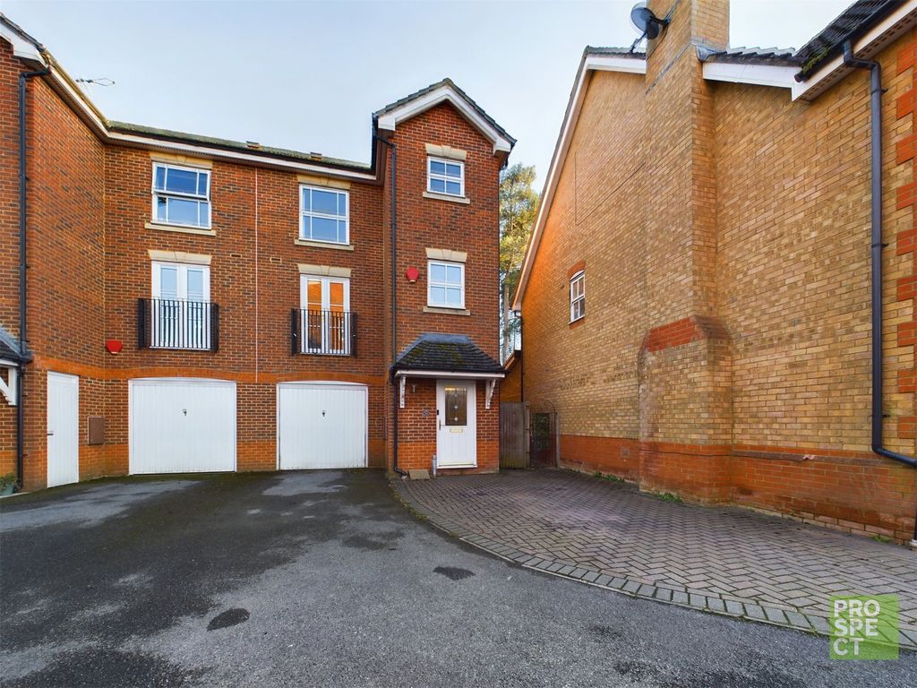 3 bed town house for sale in Attwood Drive, Arborfield, Reading ...