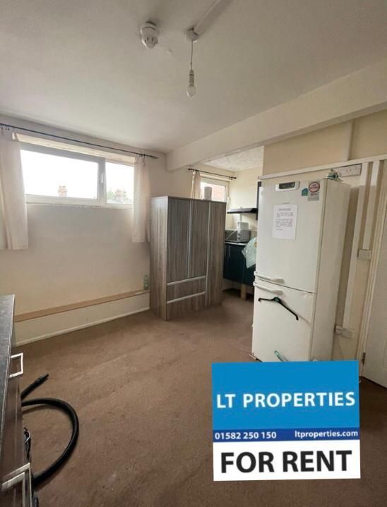 Studio to rent in New Town Street, Luton LU1, £500 pcm - Zoopla