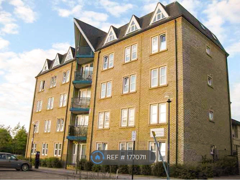 Room to rent in North Row, Milton Keynes MK9 - Zoopla