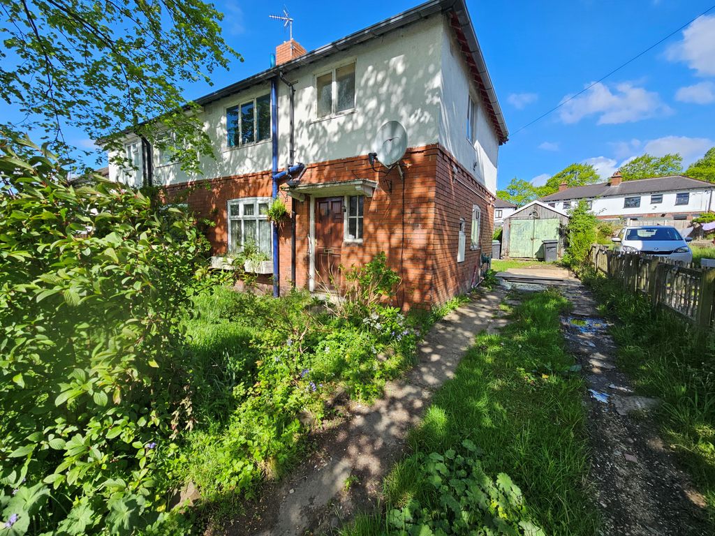3 Bed Semi Detached House For Sale In Broadgate Walk Horsforth Leeds