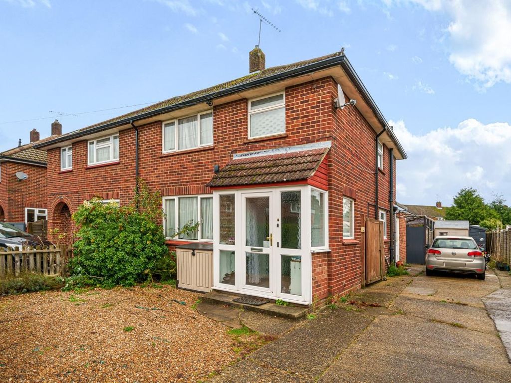 3 Bed Semi Detached House For Sale In Star Post Road Camberley Gu15 £