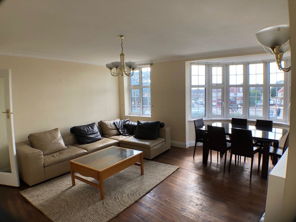3 bed flat to rent in The Burroughs, London NW4, £2,300 pcm - Zoopla